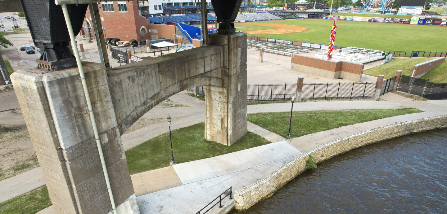 Centennial Bridge Repair: Davenport Seawall - McCarthy Improvement Company