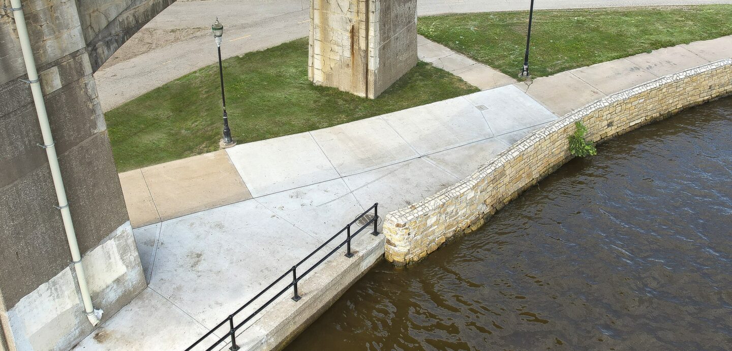 Centennial Bridge Repair: Davenport Seawall - McCarthy Improvement Company